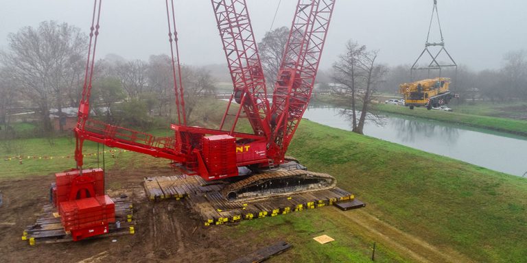 Rough-Terrain Cranes vs Crawler Cranes | TNT Crane & Rigging